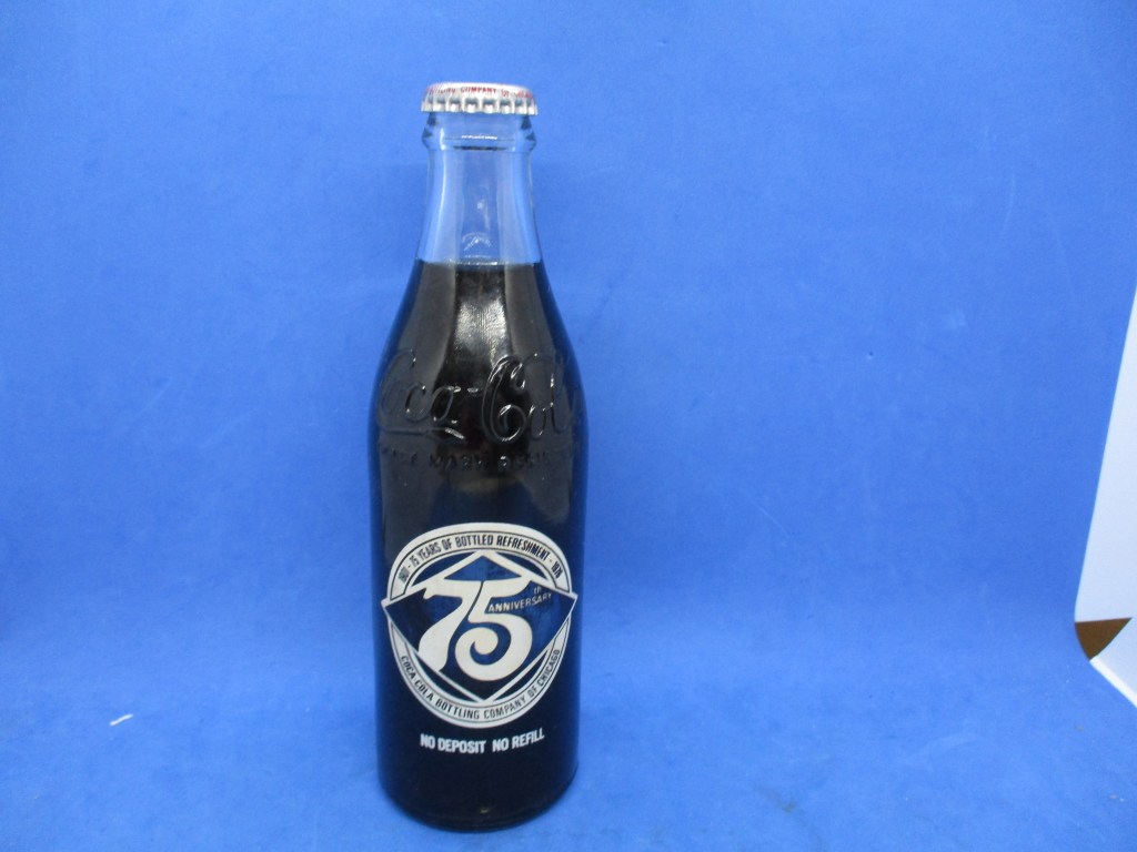 10 OZ COCA COLA COMMEMORATIVE BOTTLE - 1976 75TH ANNIVERSARY CHICAGO IL ...